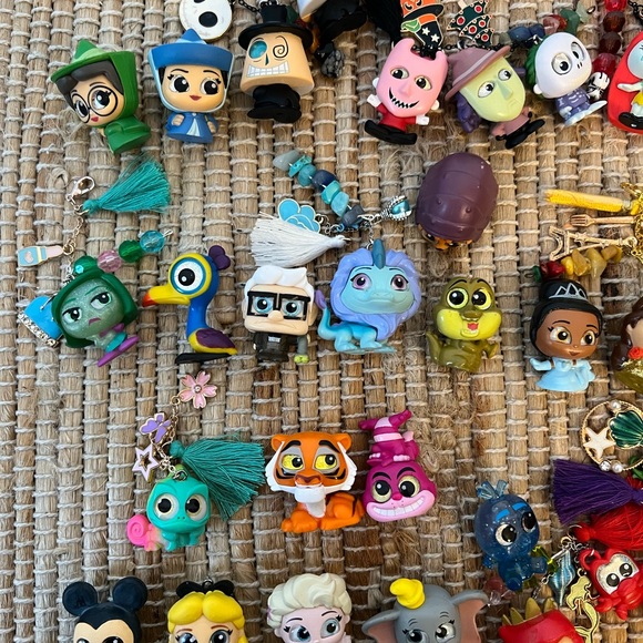 Disney | Accessories | Disney Doorable Alice In Wonderland Queen Of ...